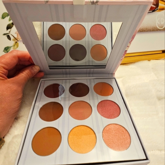 Laura Ashley | Makeup | Laura Ashley Eyeshadow Palette | Poshmark